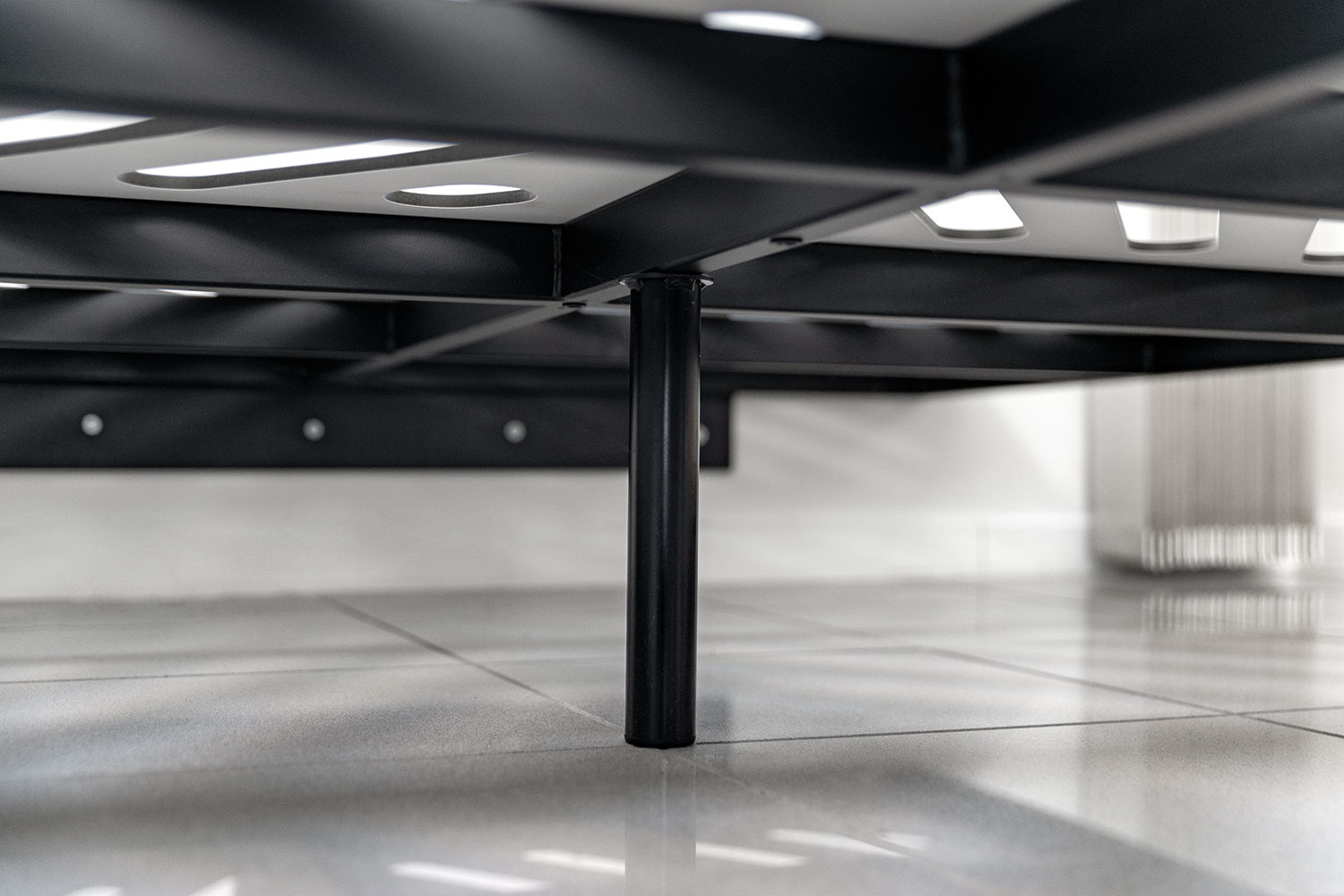 Ghost – Permaflex Hotel